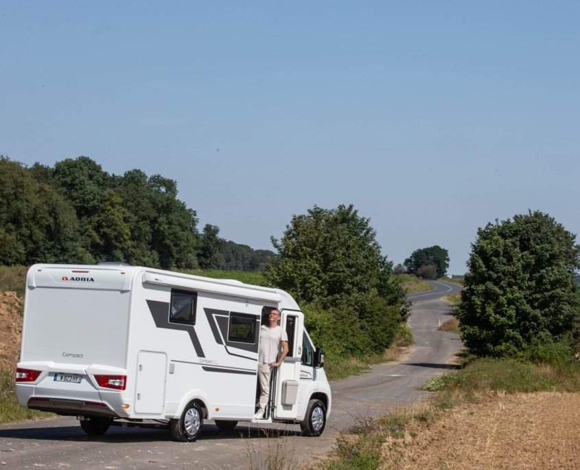 Adria Compact Axess SC, moins de 7 mètres mais tout d'un grand ⋆ Esprit ...